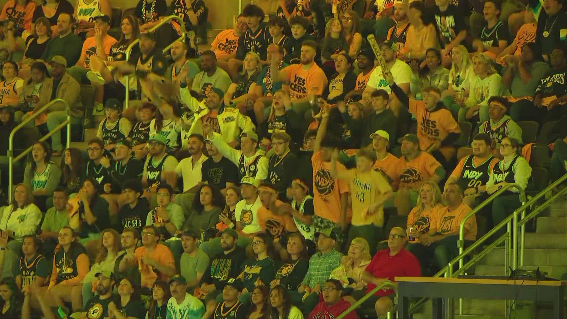 Fans fill Gainbridge Fieldhouse for Pacers watch party | wthr.com