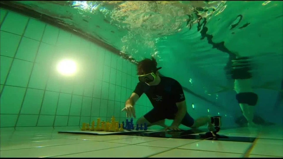 London hosts underwater chess championship | wthr.com
