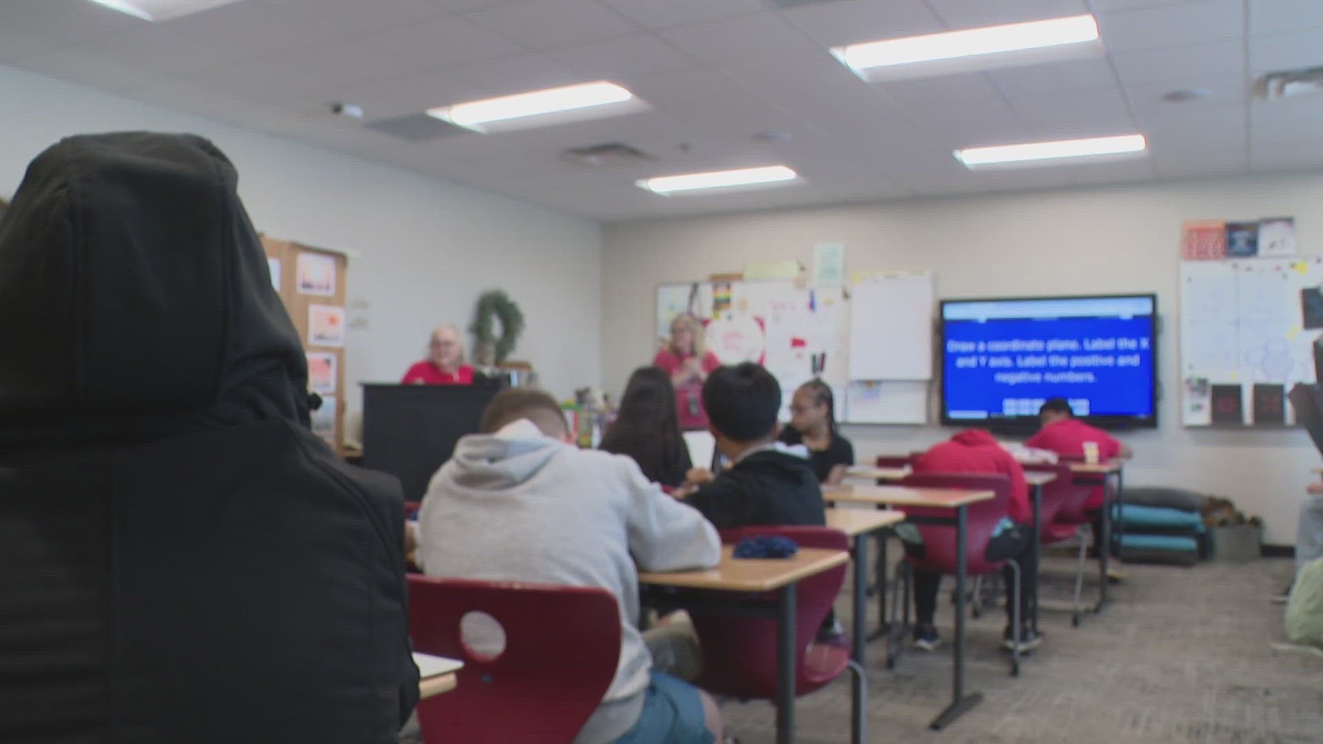 Bill to put 10 Commandments in Indiana classrooms moves forward | wthr.com