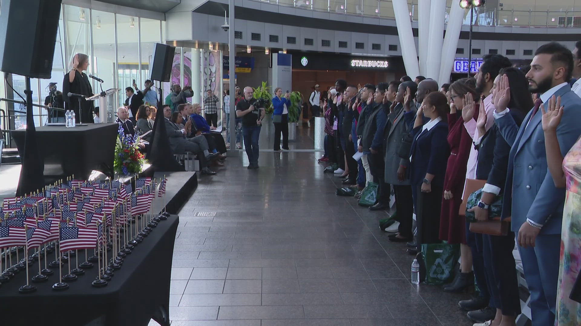 95 people become US citizens in naturalization ceremony at Indianapolis ...
