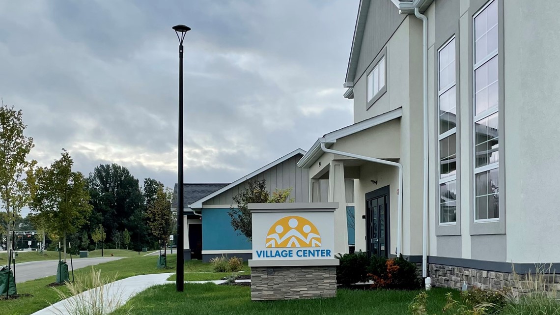 Volunteers needed to help with Damar Village holiday light show | wthr.com