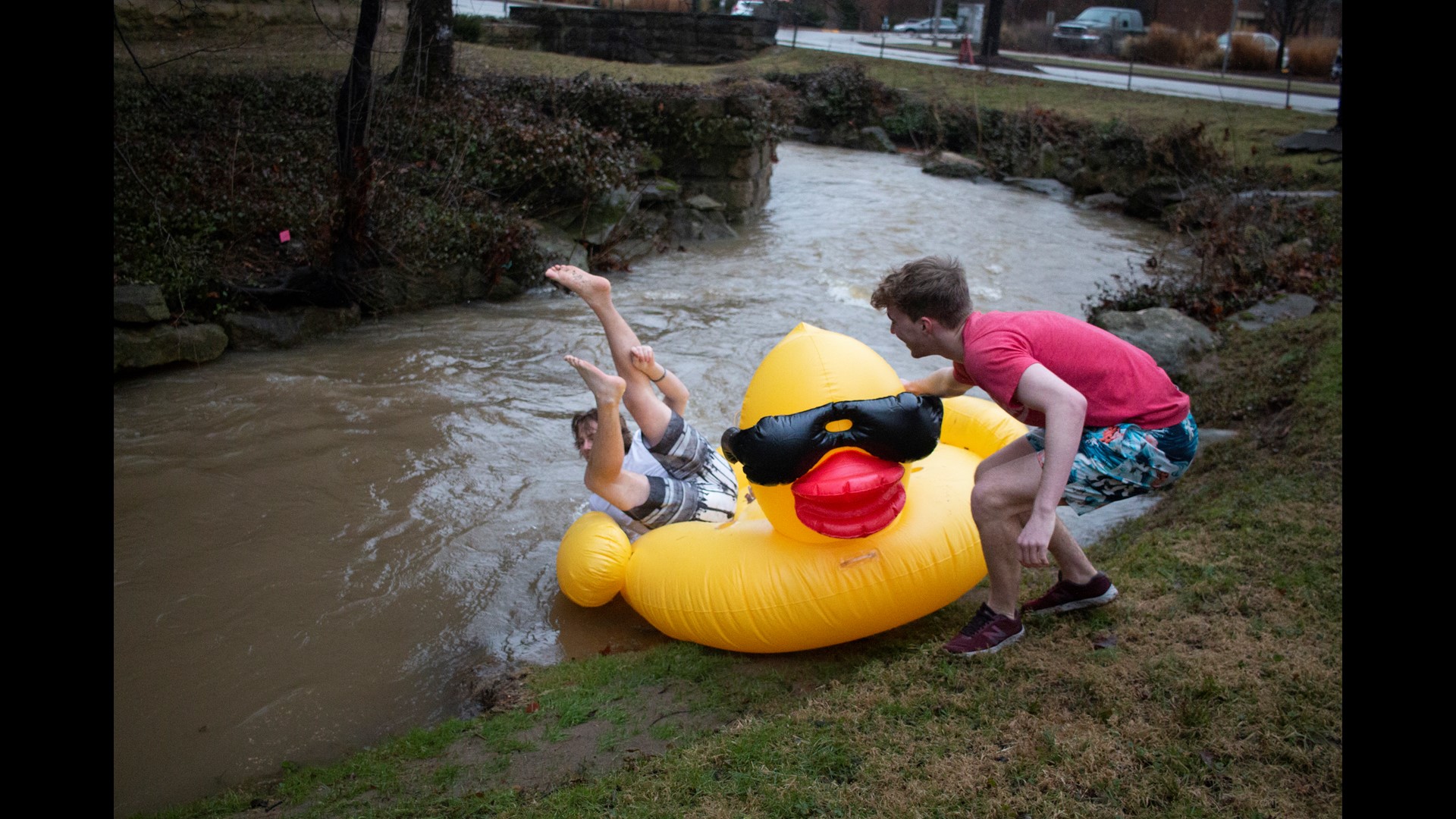 IU students use flooding to float on inflatable duck down river | wthr.com