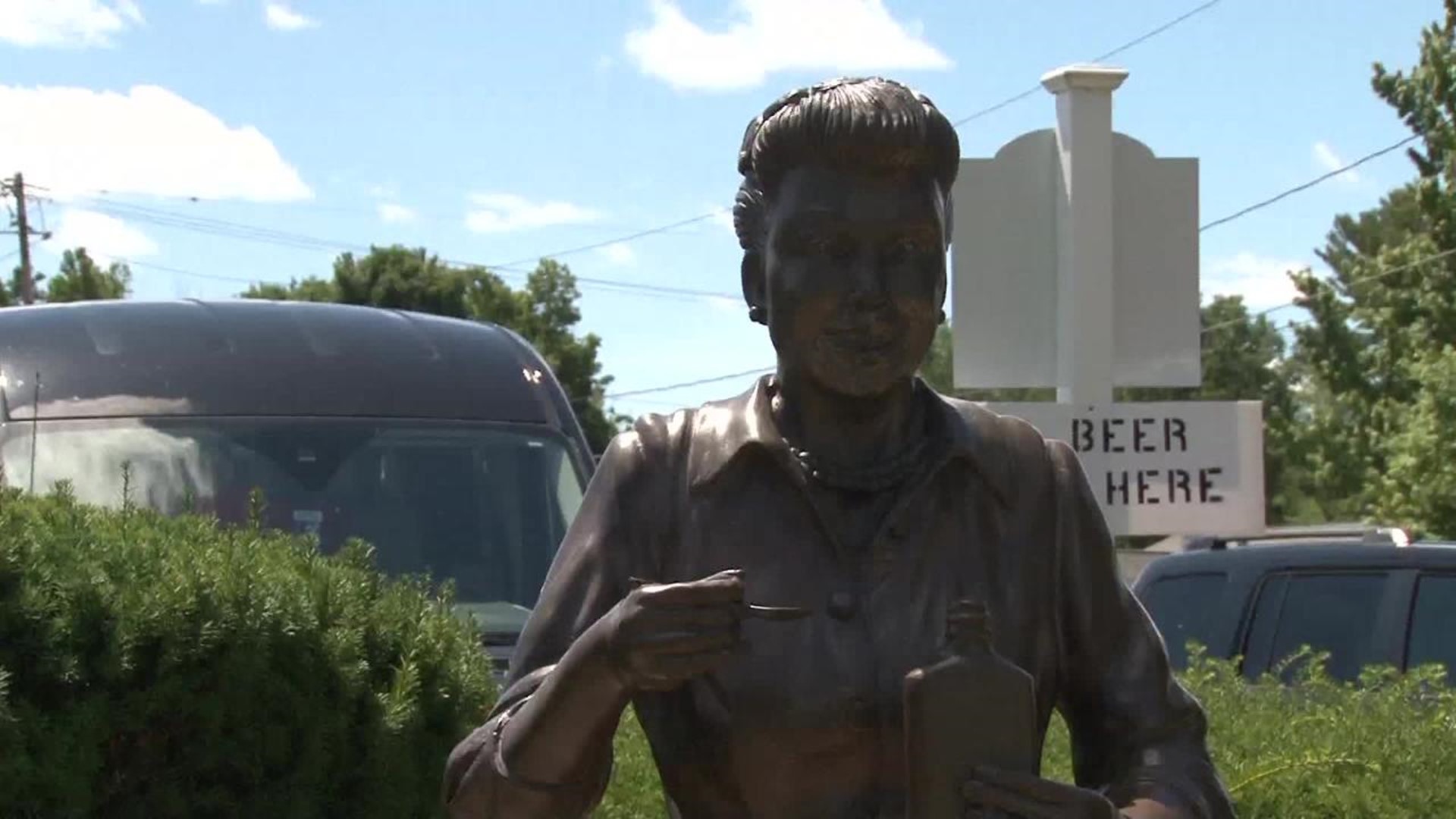 After 'Scary Lucy,' Ball's hometown unveiling new statue | wthr.com