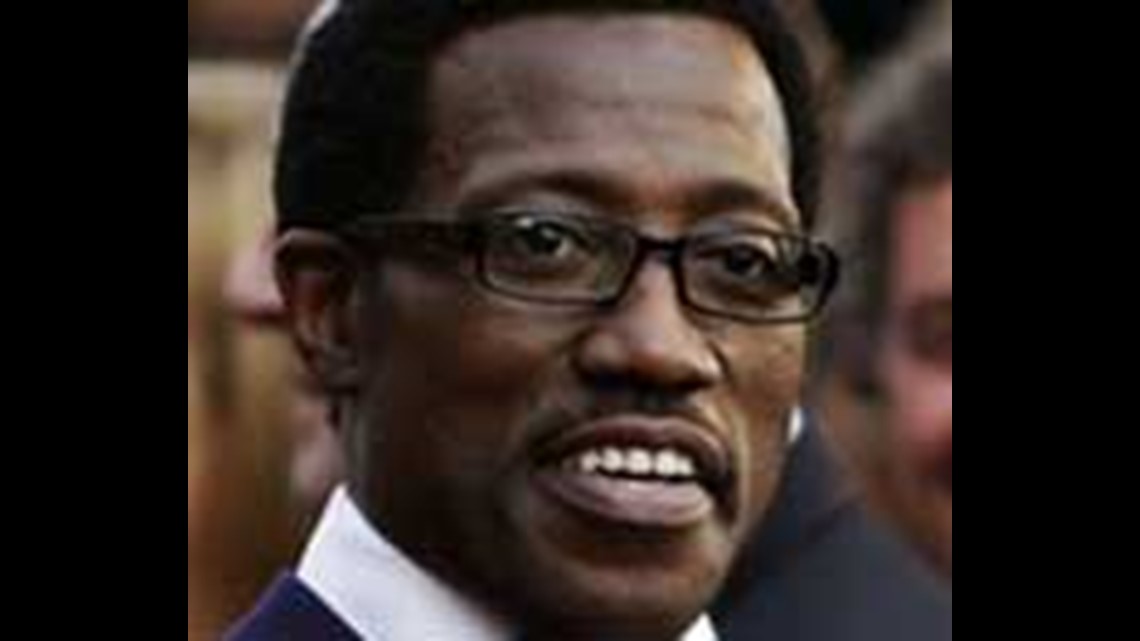 Actor Snipes gets 3 years, apologizes for 'costly mistakes' | wthr.com