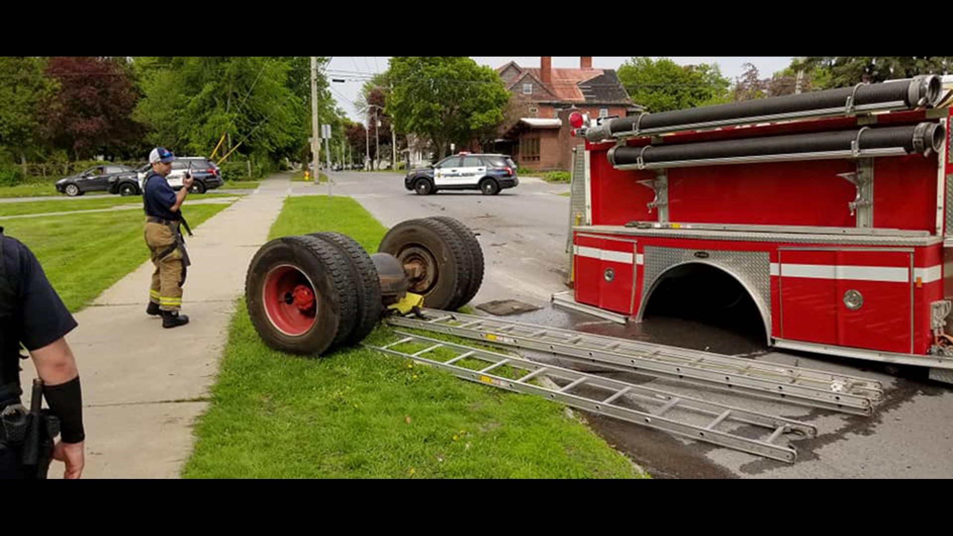 Fire engine’s rear axle falls off during response in Upstate New York ...