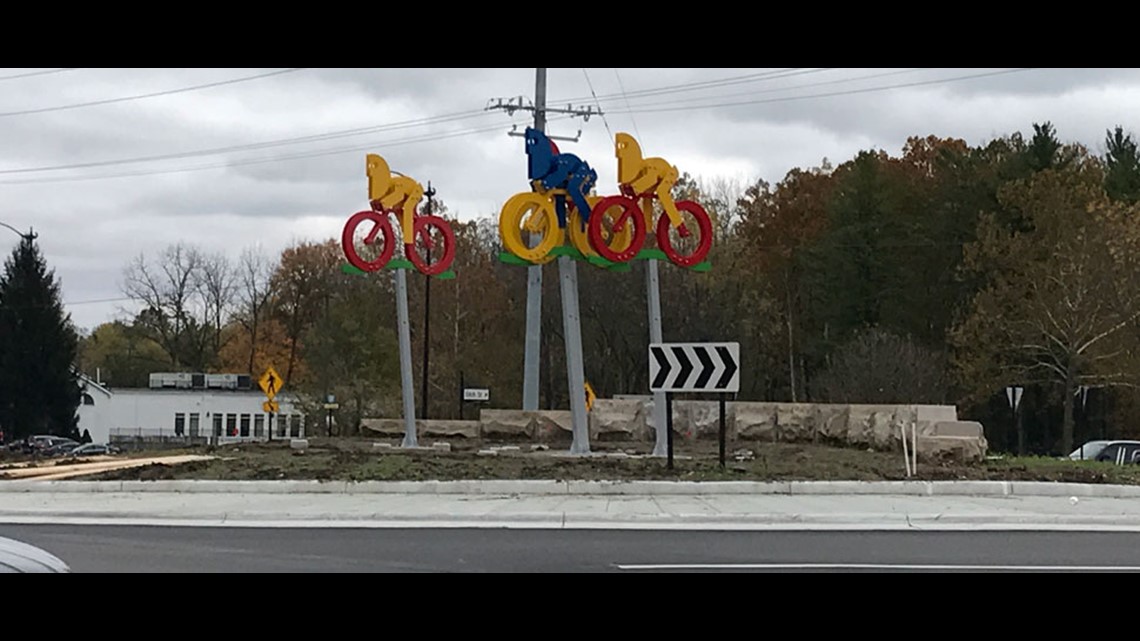 Carmel installs new roundabout sculptures on Hazel Dell Pkwy | wthr.com