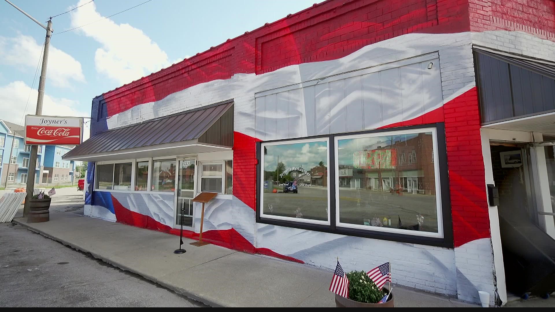 Elwood community unveils new mural for fallen officer | wthr.com