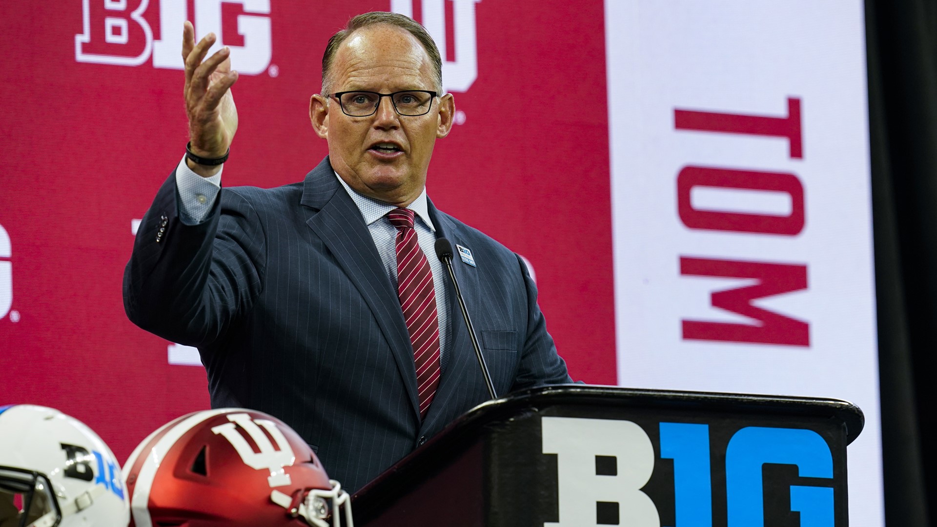 IU coach Tom Allen gifts weight room to dad's alma mater | wthr.com