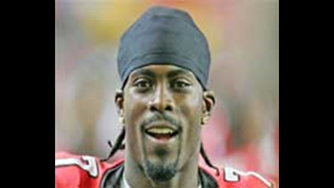 Vick apologizes for obscene hand gesture | wthr.com