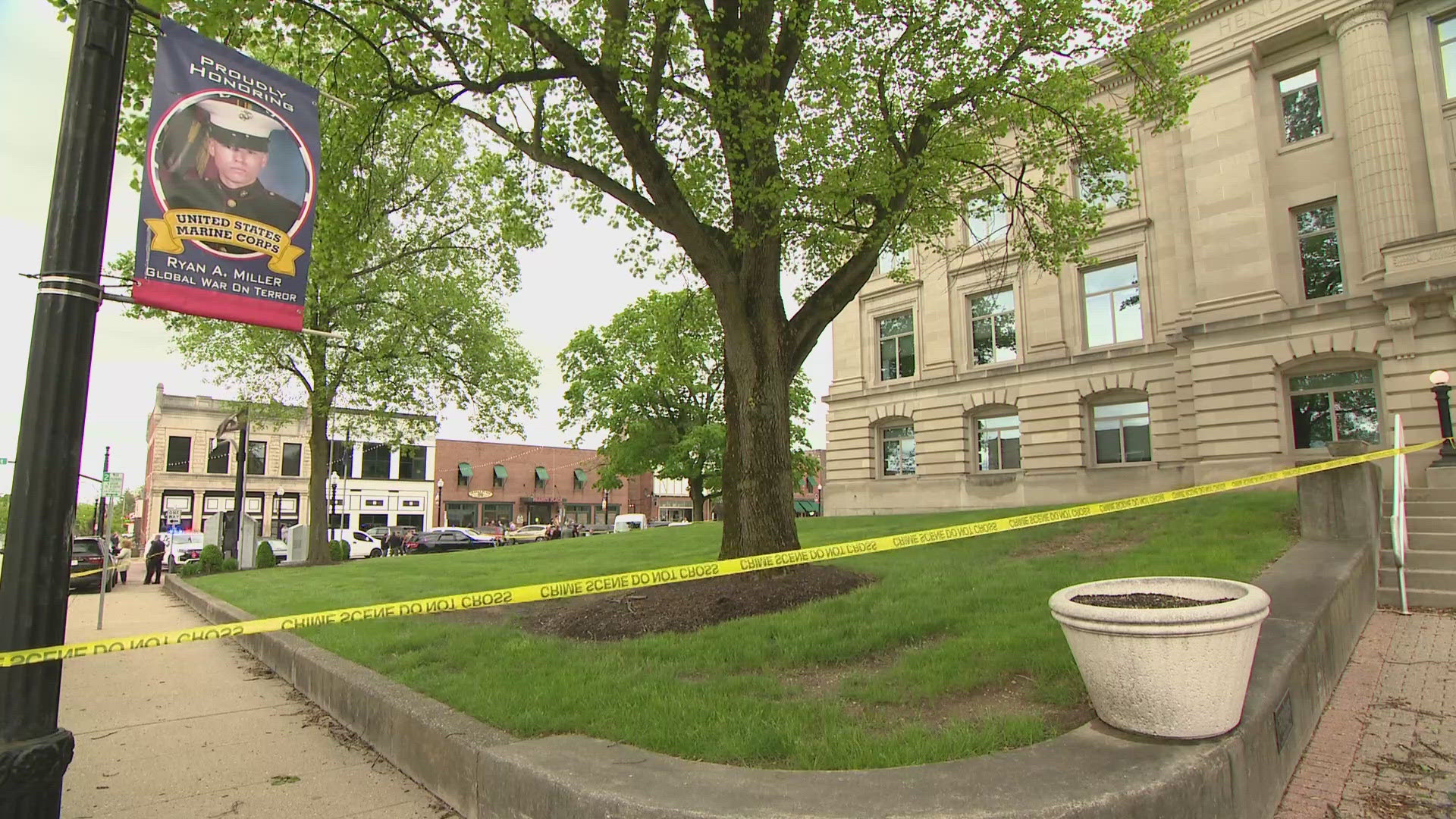 Deputy shoots and kills armed man outside Hendricks County Courthouse ...