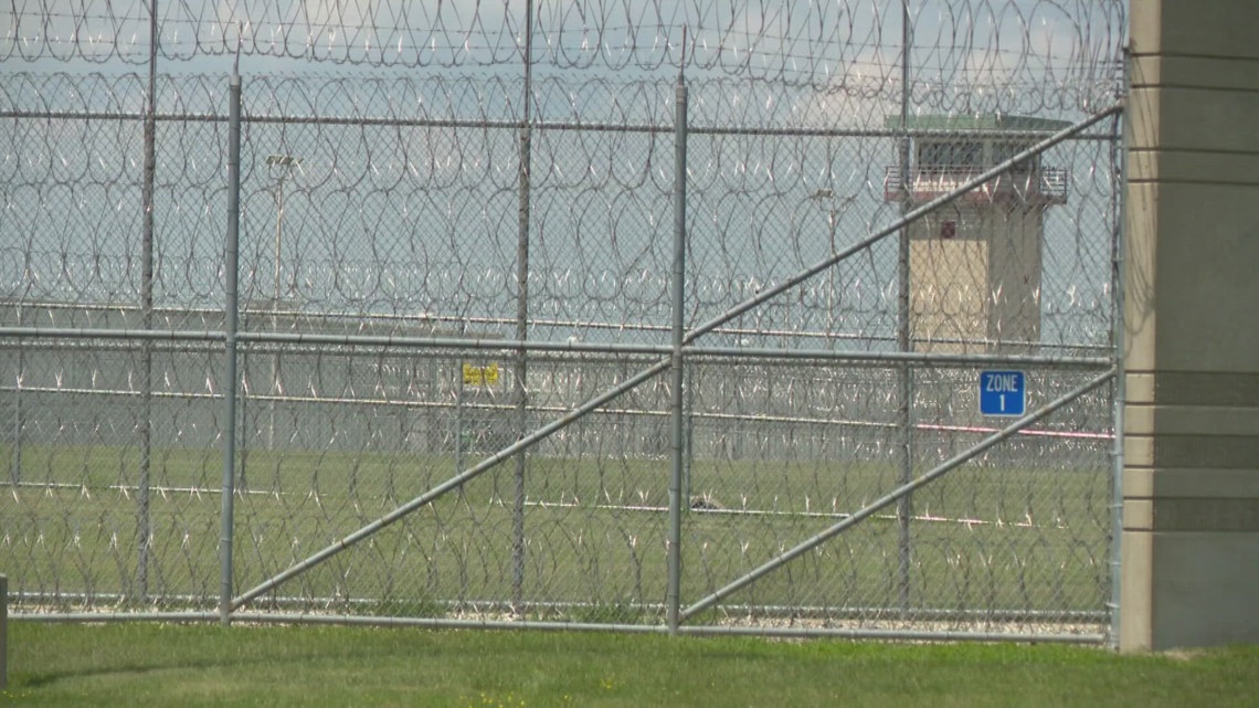 ICE detainees arriving at Miami Correction Facility | wthr.com