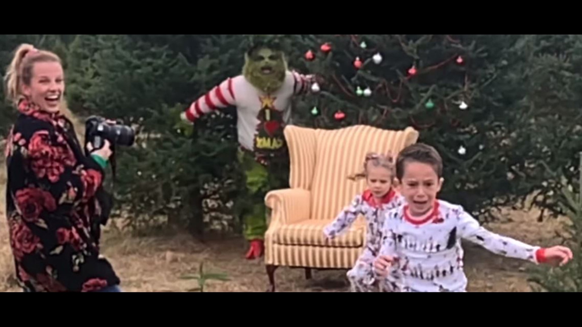 Video of Grinch scaring kids during photoshoot makes internet's heart ...