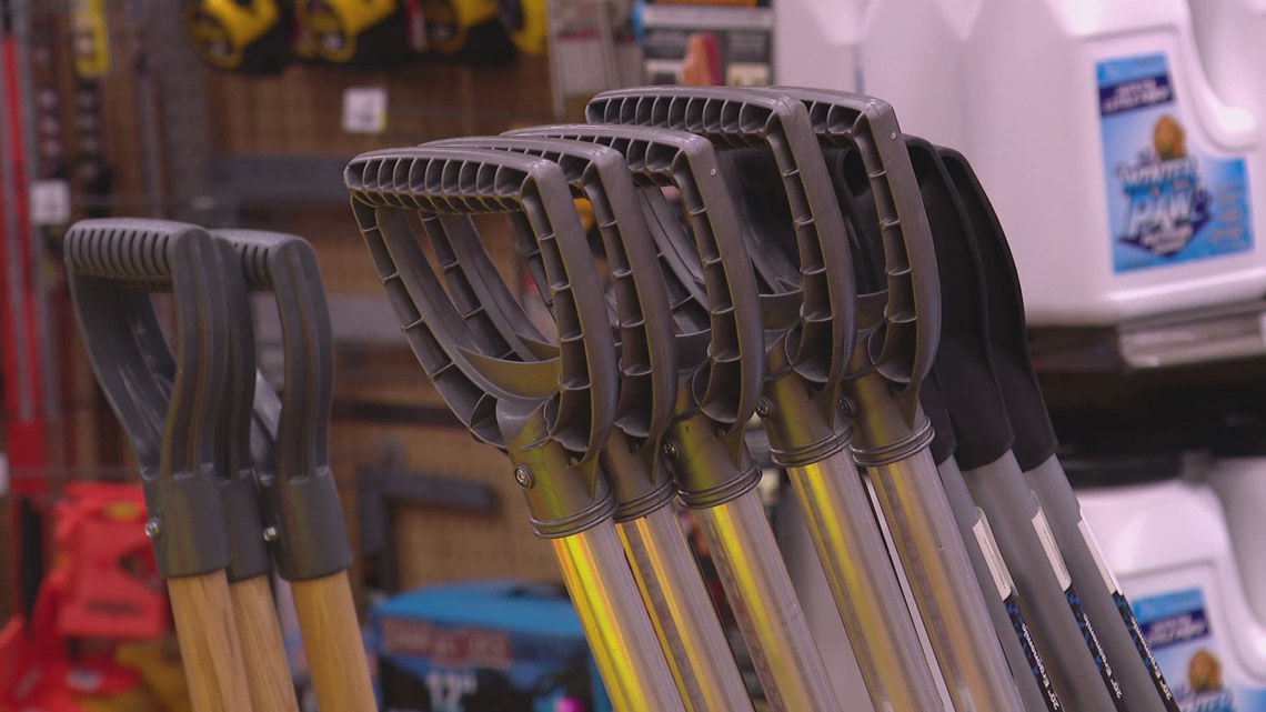 Hoosiers hit stores early as winter storm approaches central Indiana ...