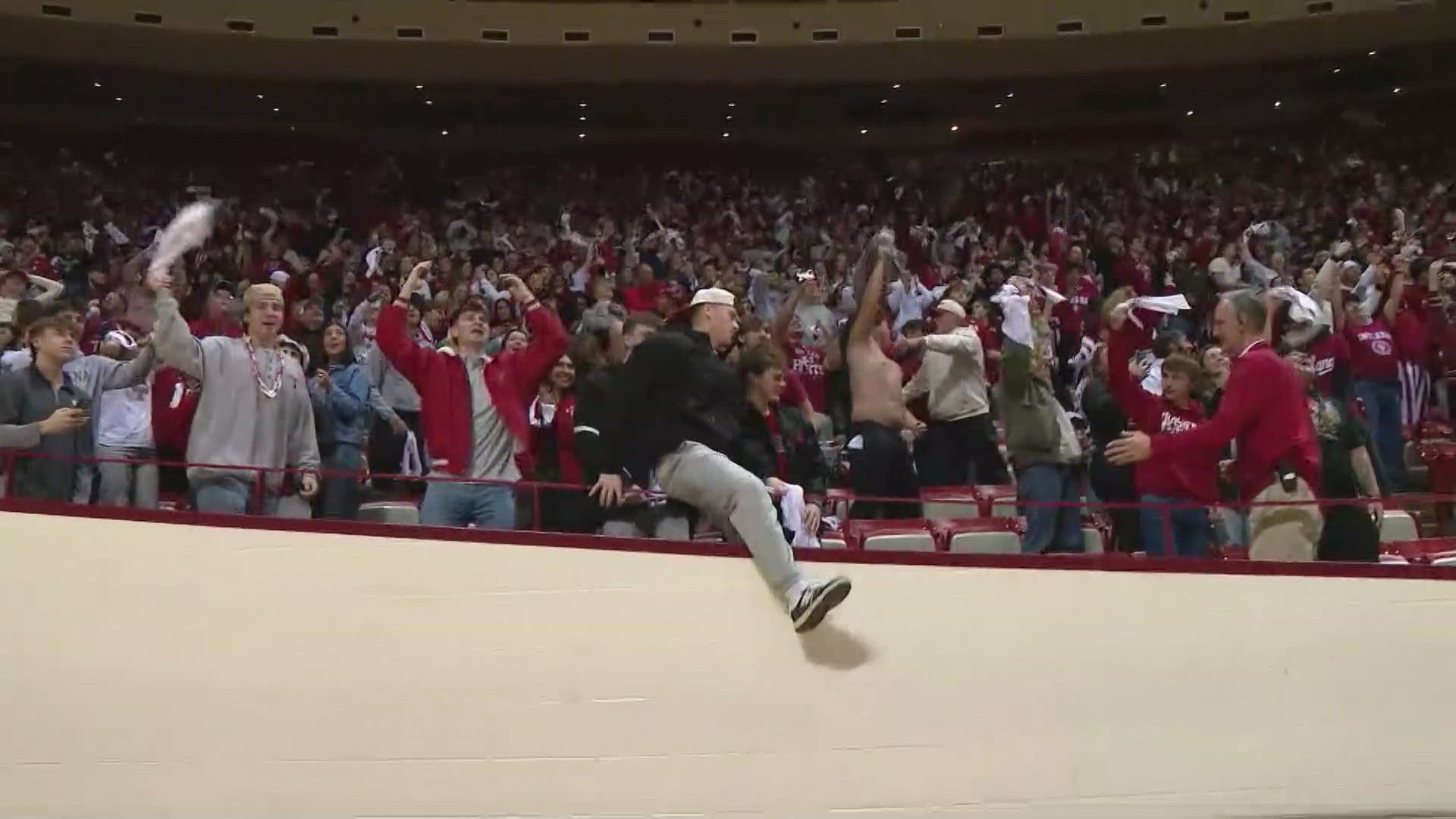IU fans at Assembly Hall react to late Miami turnover that appeared to ...