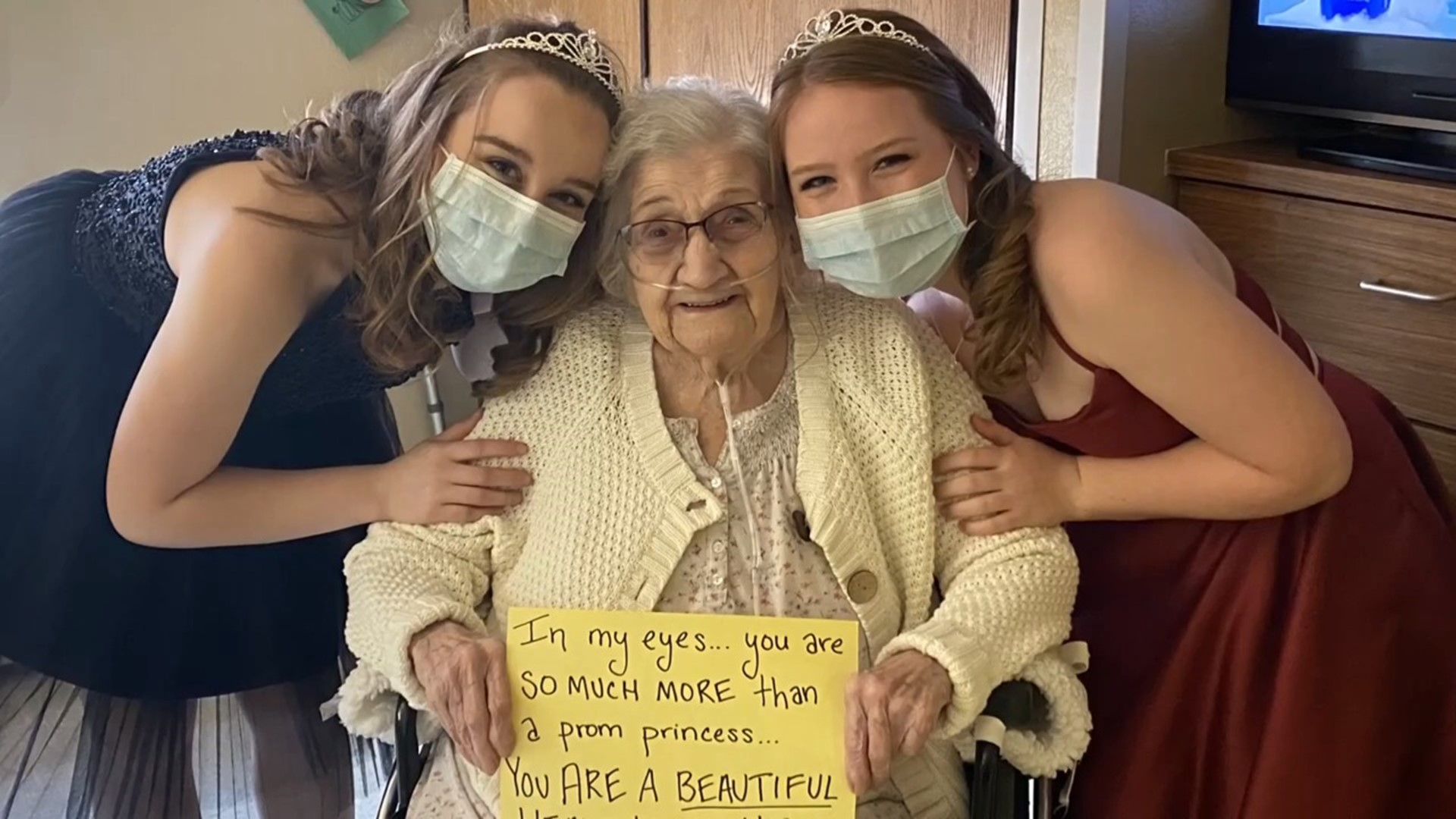 High school seniors reboot their prom at nursing home where they work ...
