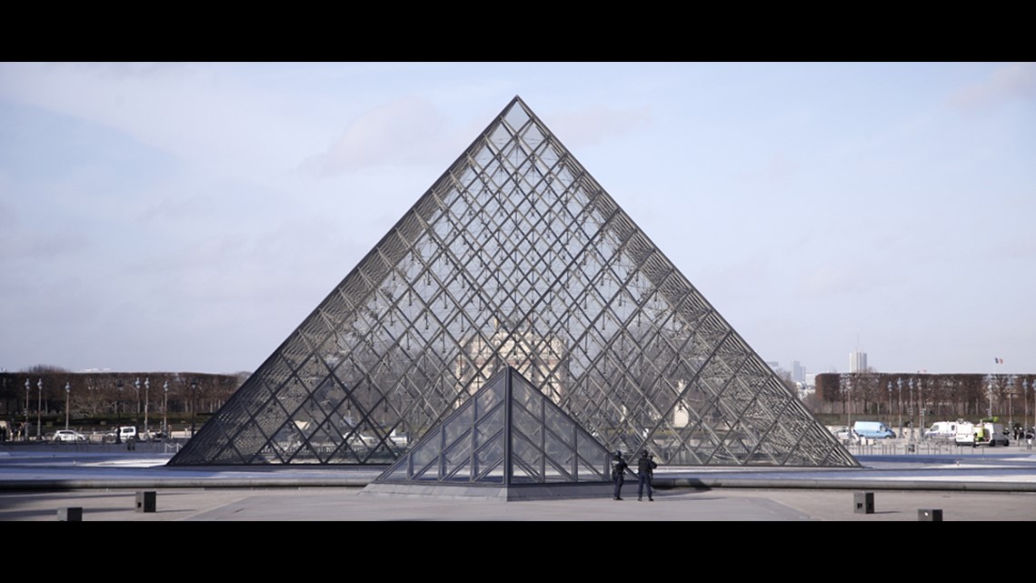 Soldier opens fire outside Louvre in Paris after police say he was ...