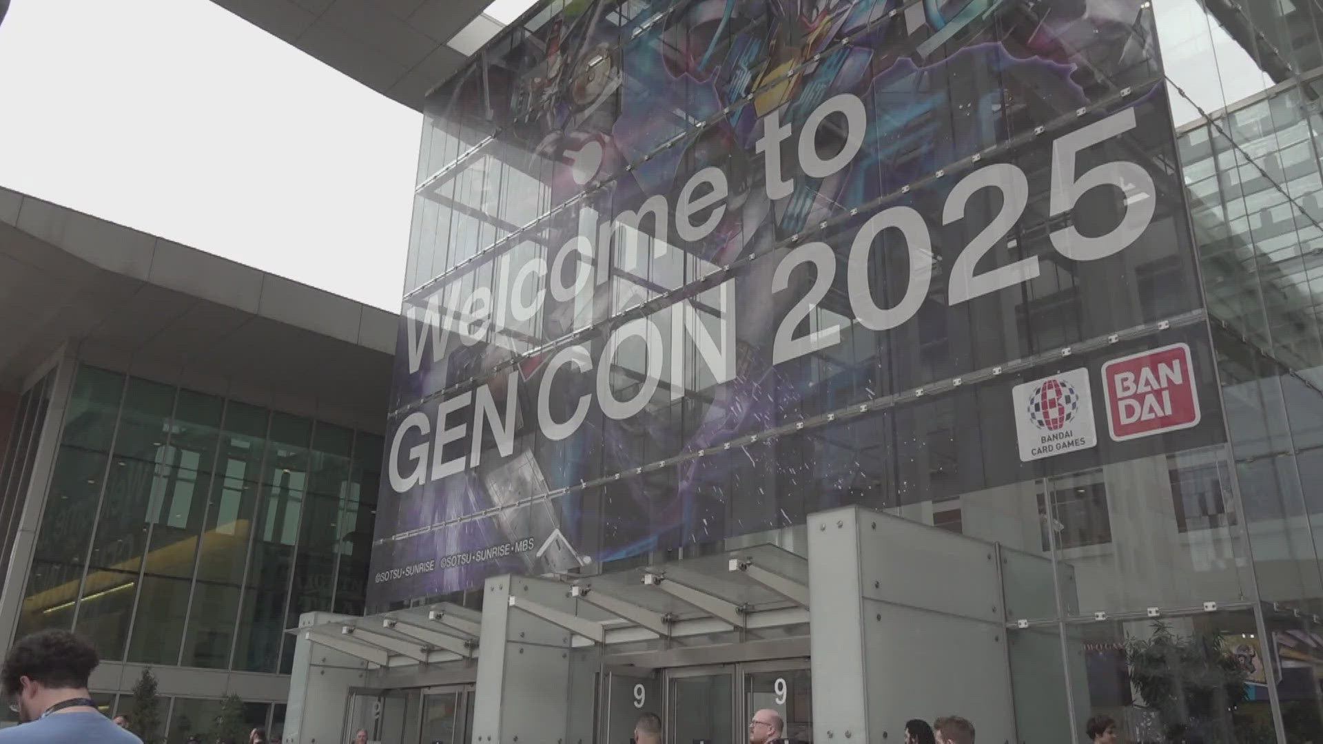 Gen Con opens in Indianapolis with creative costumes, art and more ...