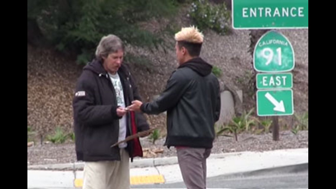 Homeless man gets $100...and pays it forward | wthr.com