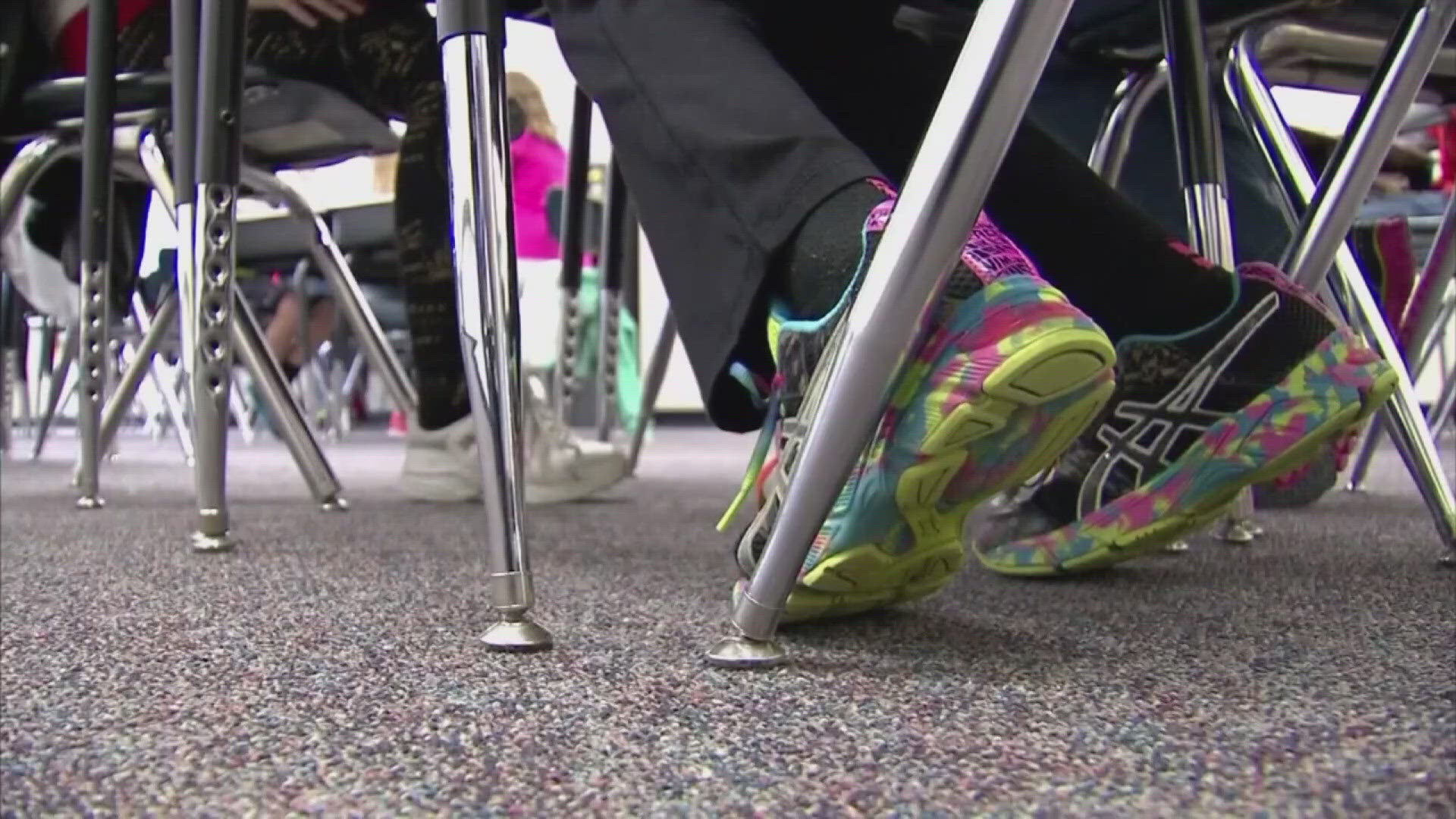 Bill to put 10 Commandments in Indiana classrooms moves forward | wthr.com