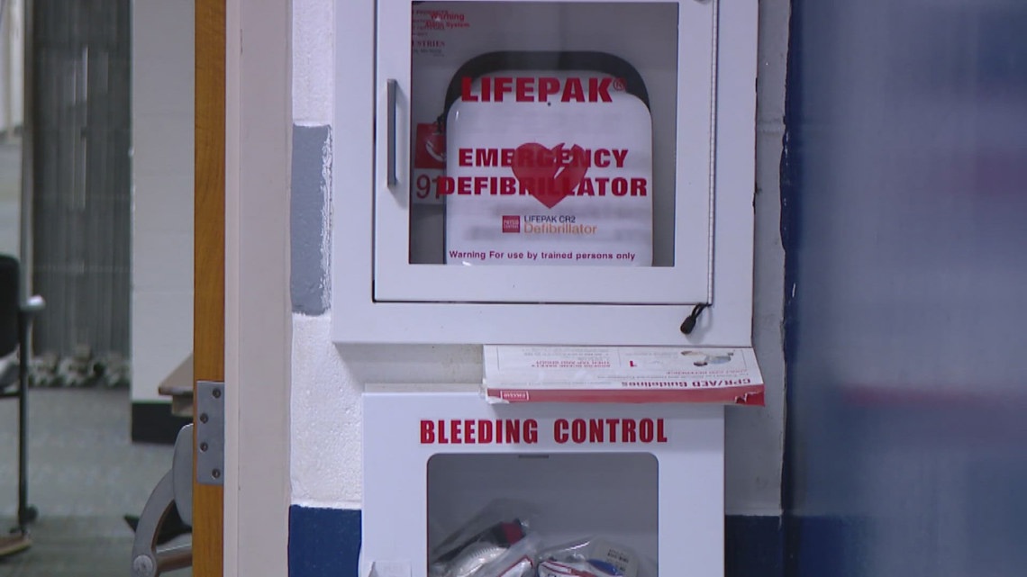 Indiana lawmakers amend bill, save school AED requirements from repeal ...