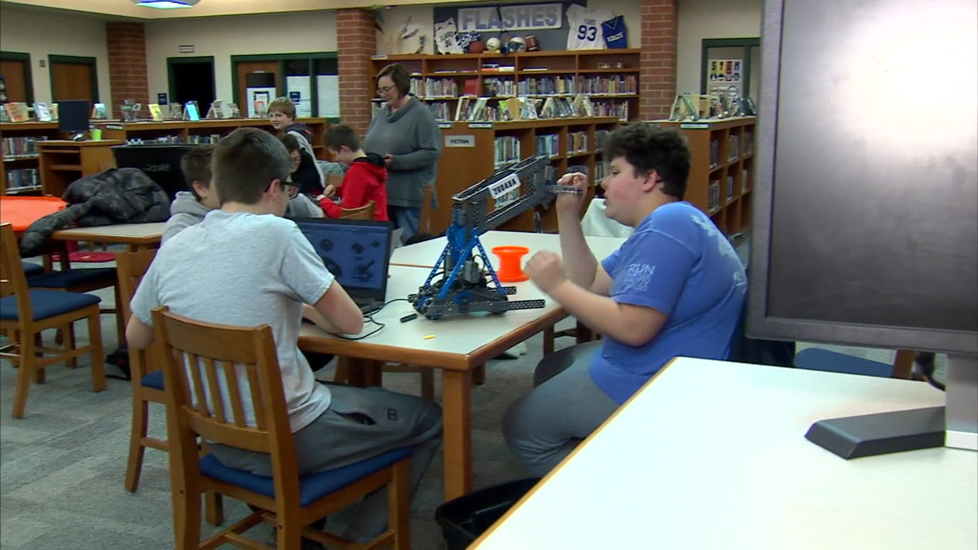 New UIndy program 'STEM2Teach' aims to fill teacher shortage | wthr.com