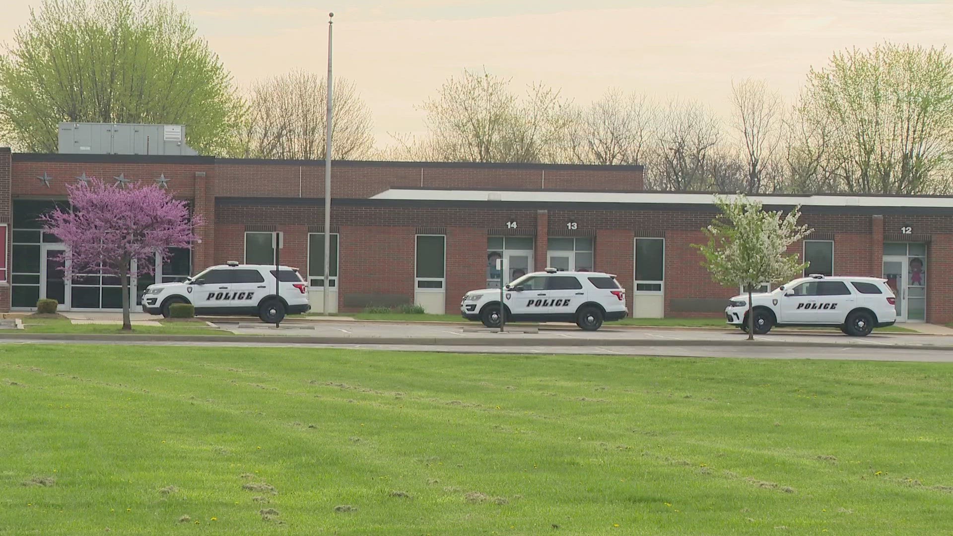 Several school districts receive bomb threats | wthr.com