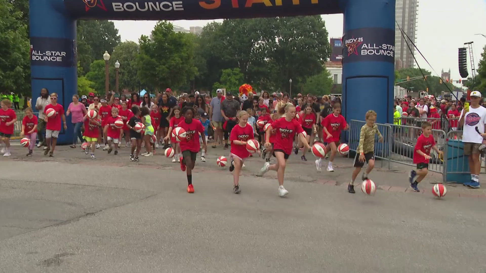 2.5K kids dribbled basketballs in downtown Indianapolis for WNBA All ...