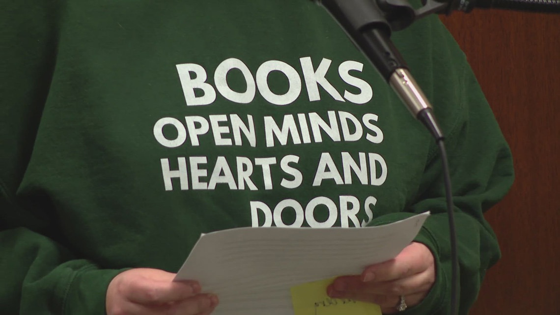 Patrons voice opinions on content at Zionsville library | wthr.com