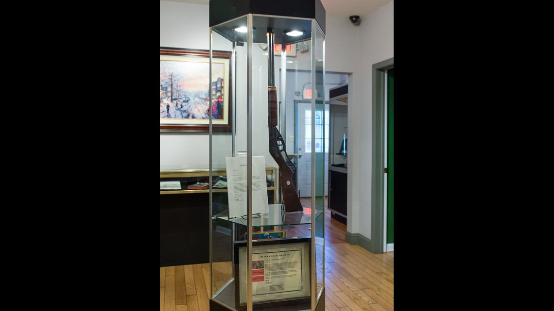 Red Ryder BB gun from ‘A Christmas Story’ enshrined in Cleveland | wthr.com