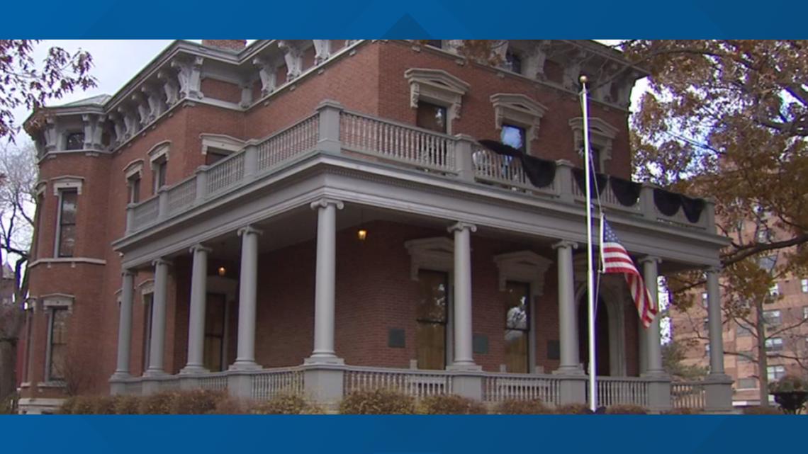 Holcomb directs flags to half-staff for Illinois parade victims | wthr.com