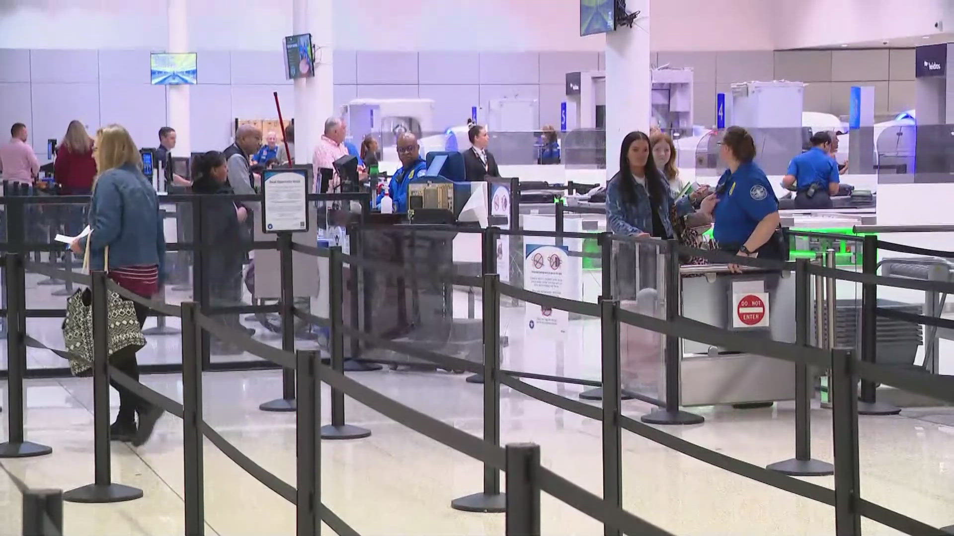 Airports see hourslong lines due to spring break and partial government ...