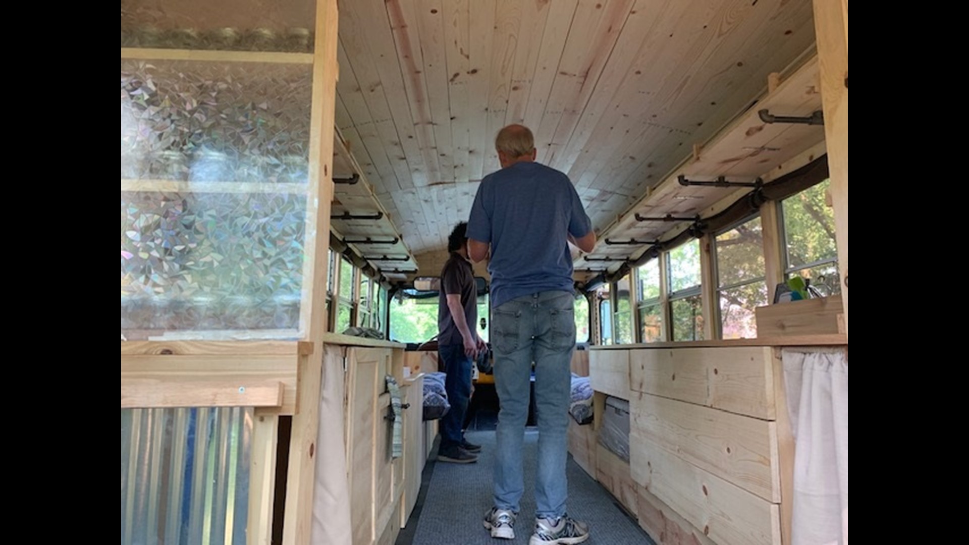 Lung transplant recipient rebuilds bus on his road to recovery | wthr.com