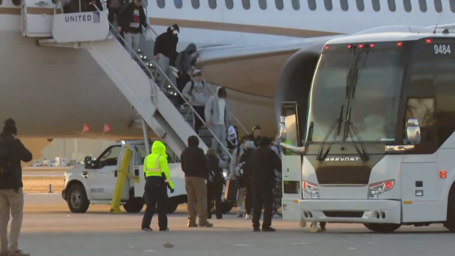 IU football fans greet champions on return to Indianapolis | wthr.com