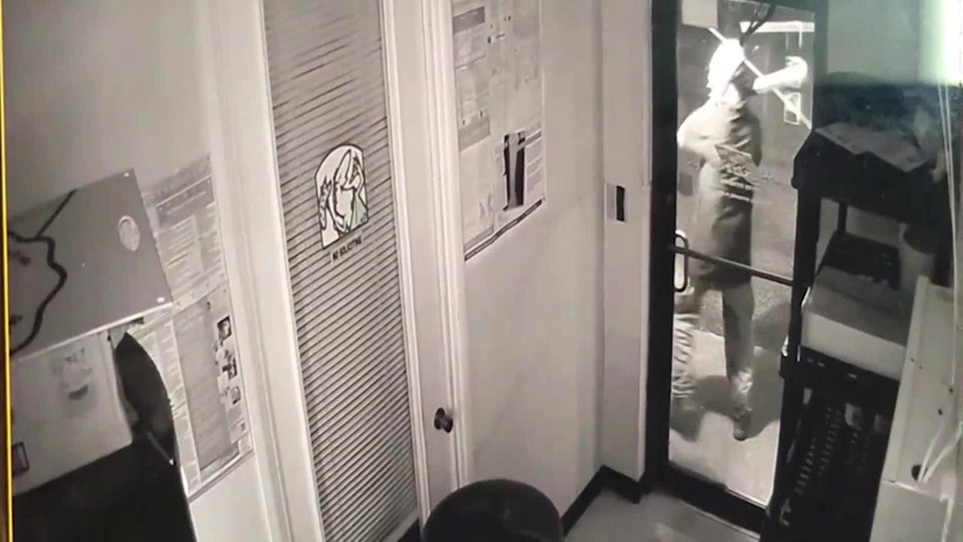 Man in clown mask attacks Little Caesars employee, gets shot to death ...