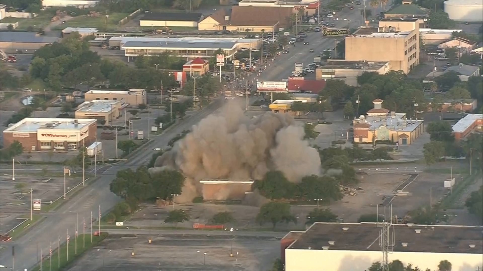 WATCH: Historic Texas bank building imploded | wthr.com