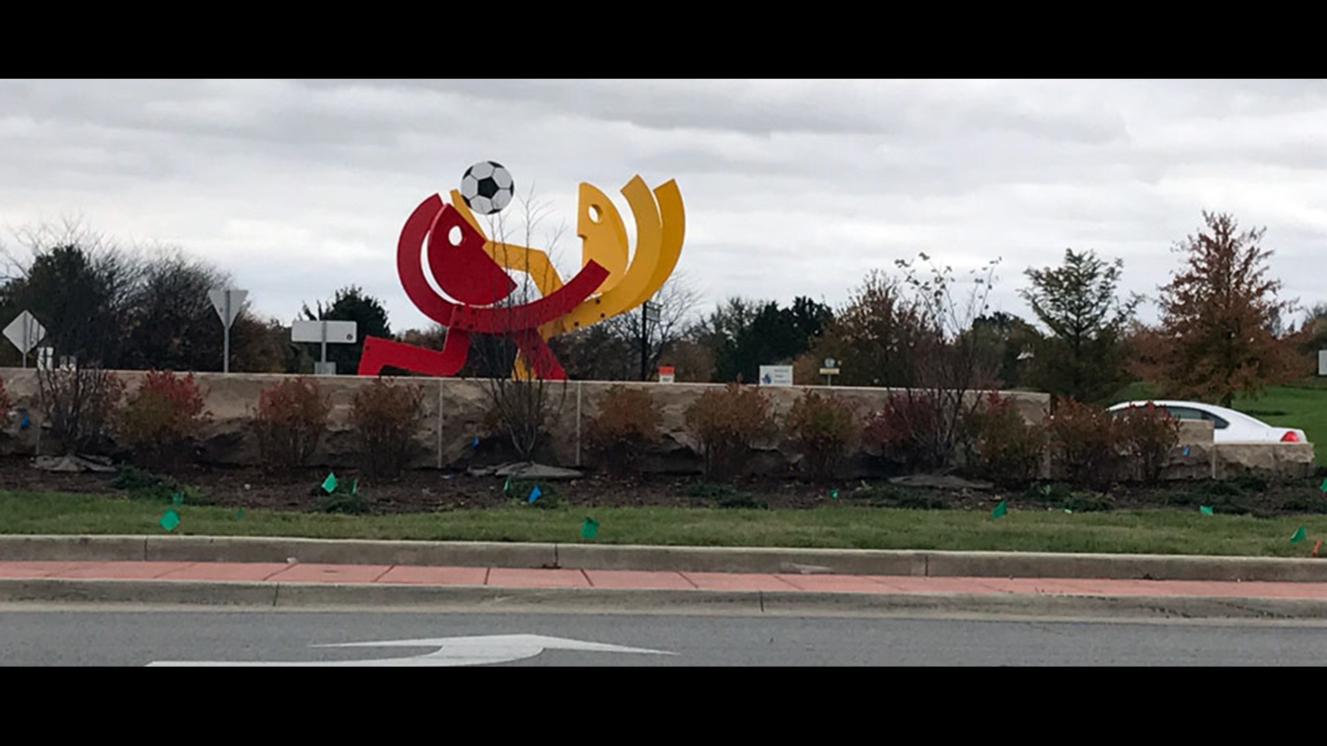 Carmel installs new roundabout sculptures on Hazel Dell Pkwy | wthr.com