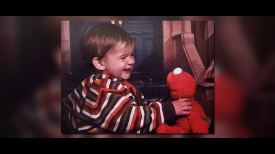 Knoxville photographer reunites mother with her son's missing Elmo more ...
