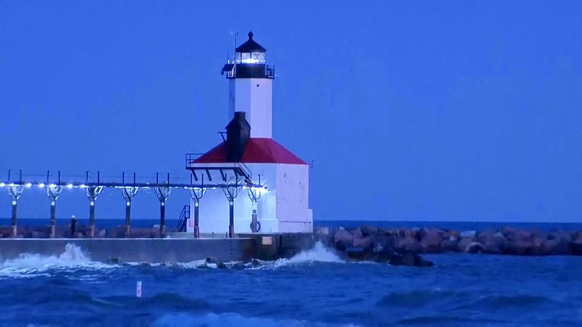 Missing 13-year-old boy found dead in Lake Michigan; 3 rescue divers ...