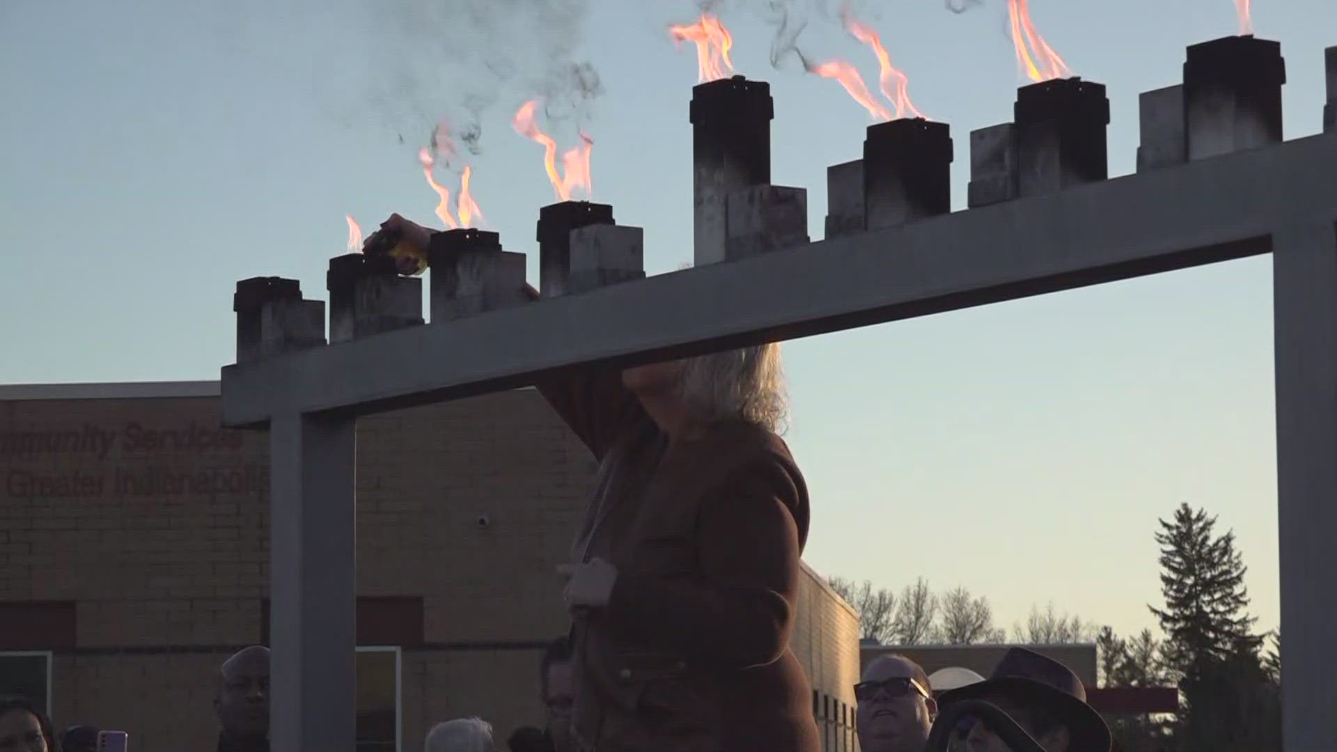 Indianapolis Jewish community gathers for Hanukkah Menorah lighting ...