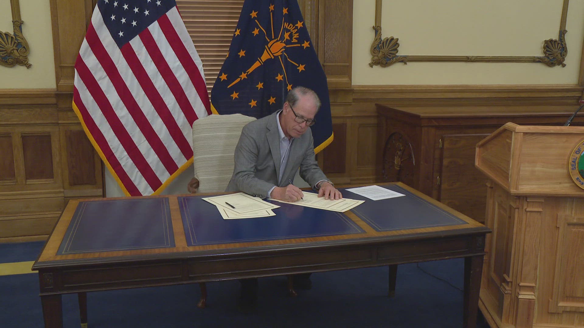 Gov. Mike Braun signs executive orders focused on unemployment | wthr.com