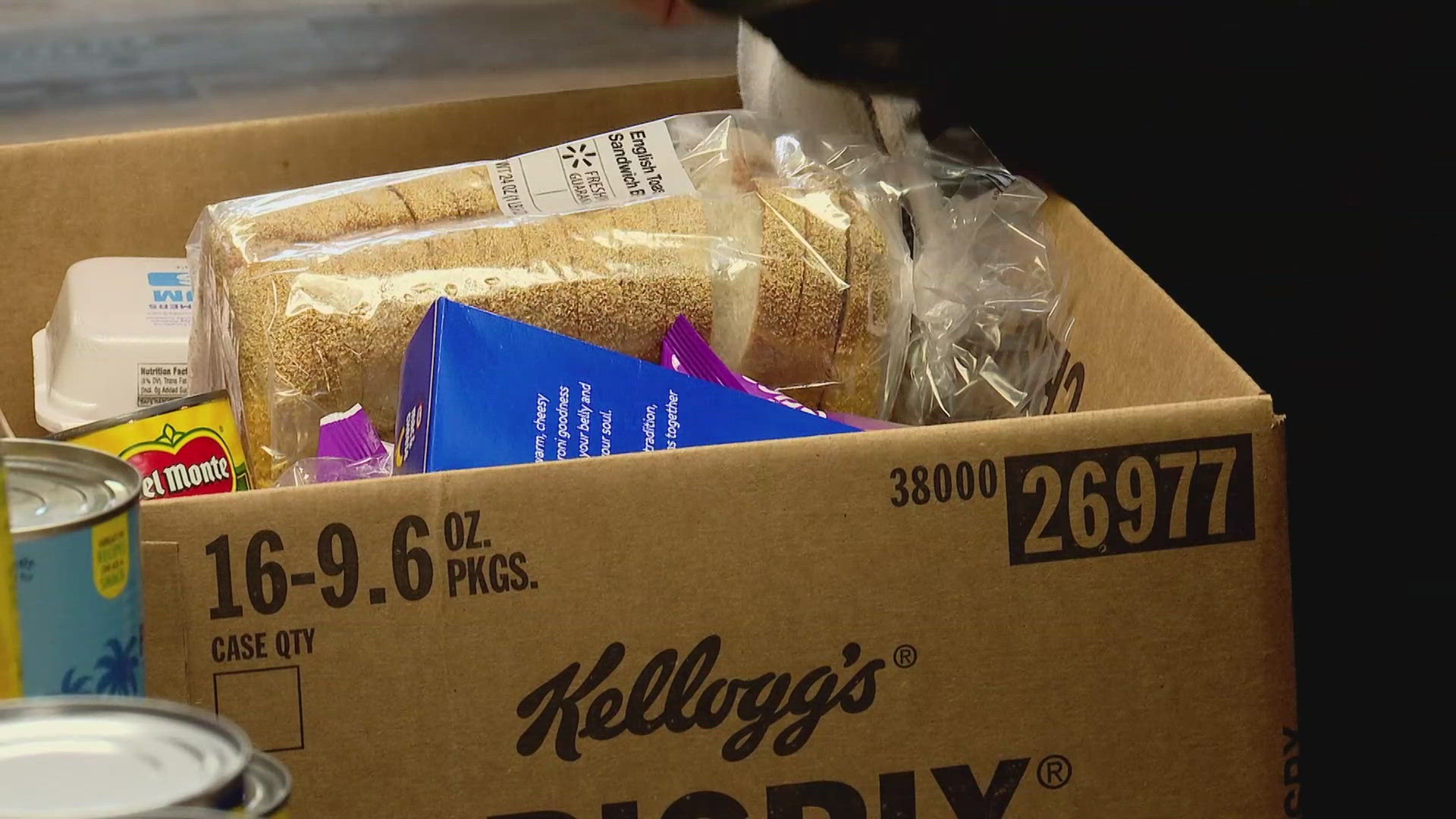 'It's a godsend' | West Indianapolis food pantry expands to meet ...