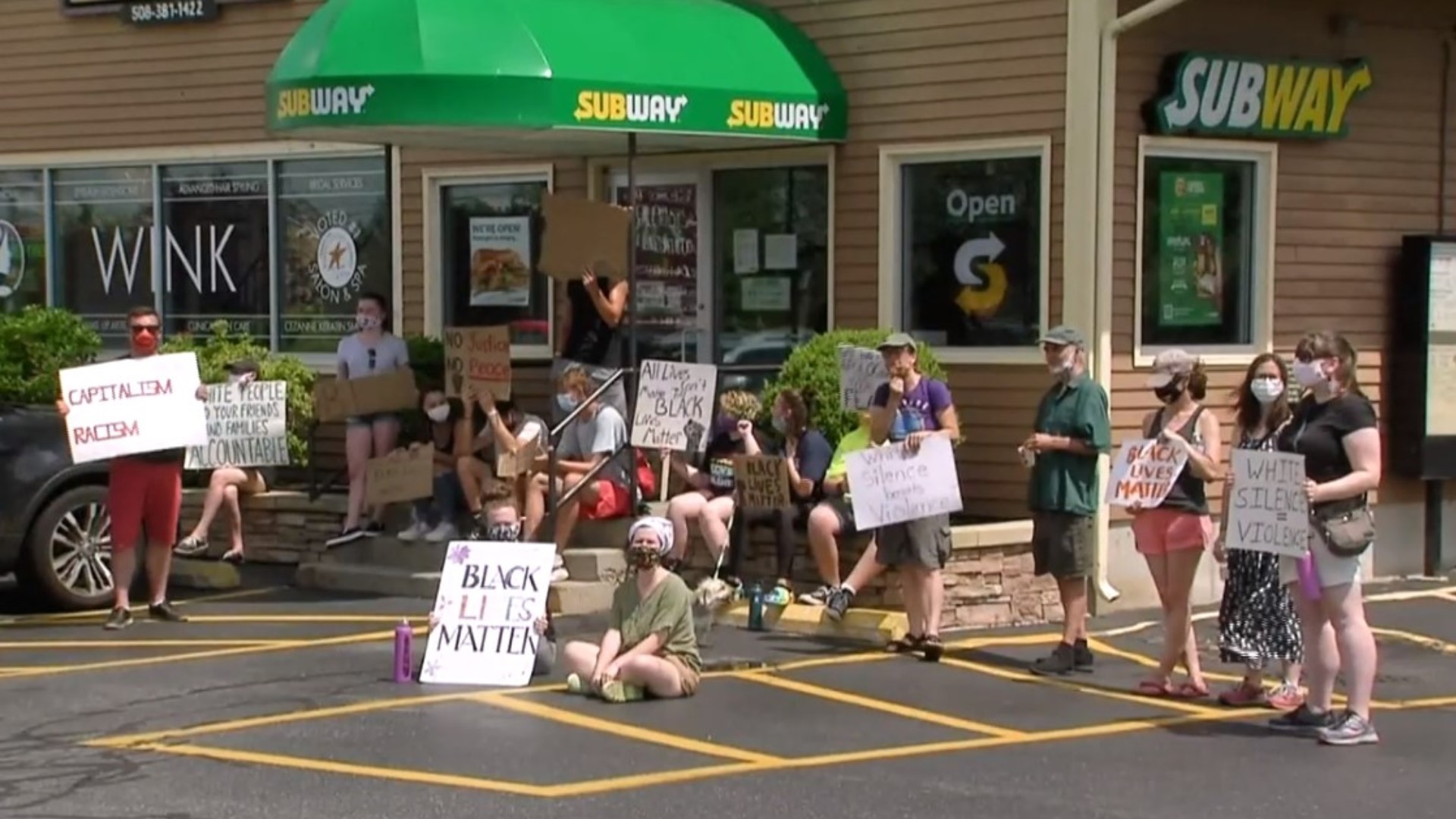 Protesters support man after Subway refused to serve him | wthr.com