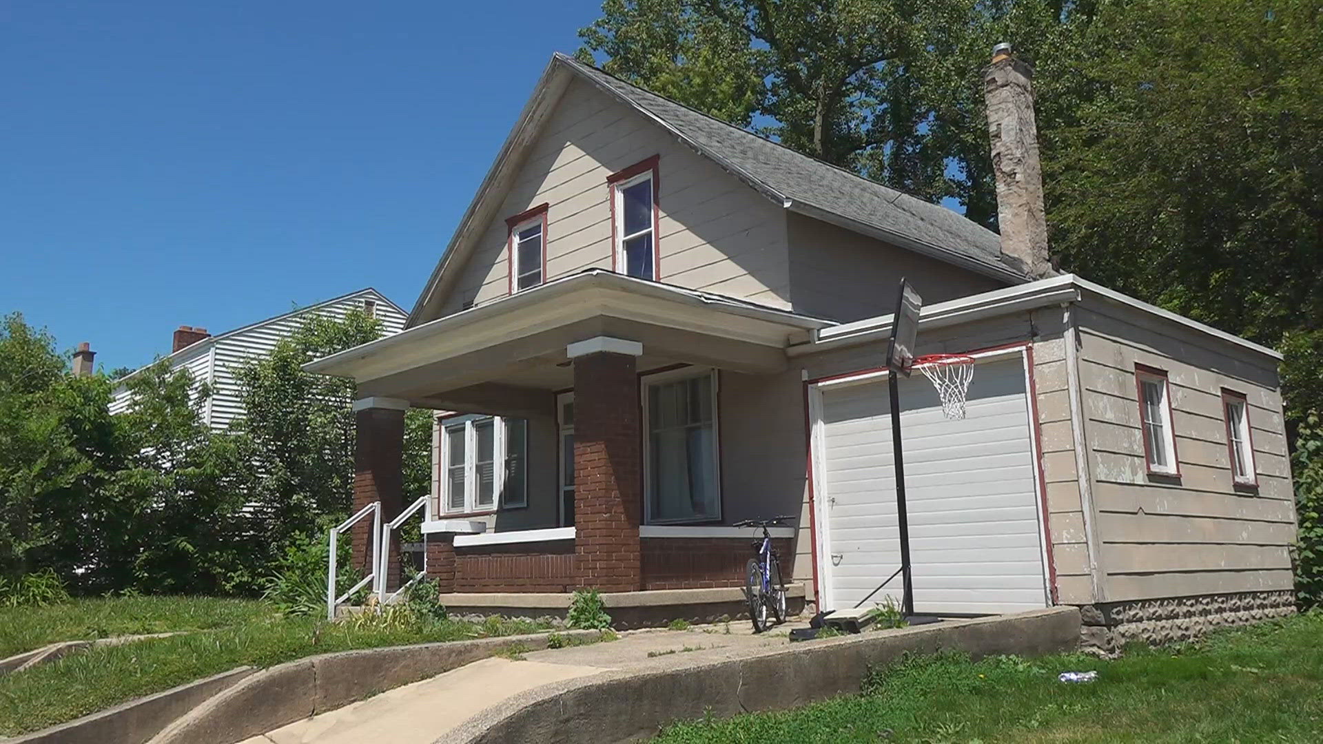 12-year-old boy fights for his life after being shot in the face in ...