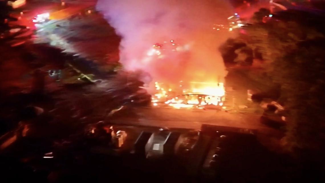 Zionsville crews battle early morning mobile home fire | wthr.com