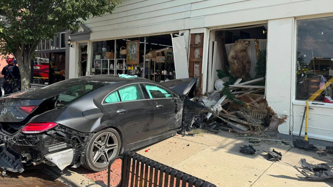 Car crashes into building in Greenfield | wthr.com