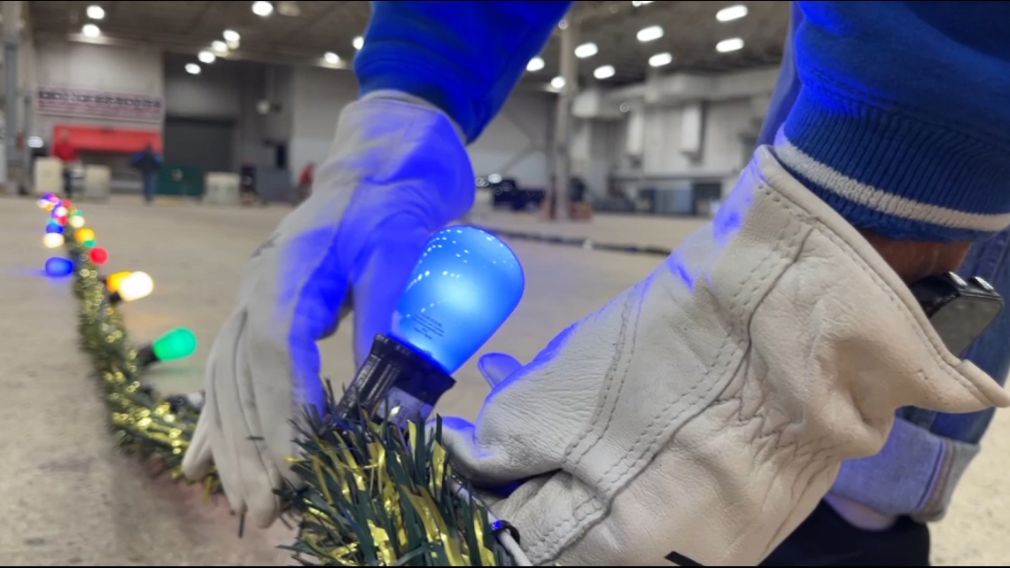 Volunteers test thousands of lights for Circle of Lights display | wthr.com