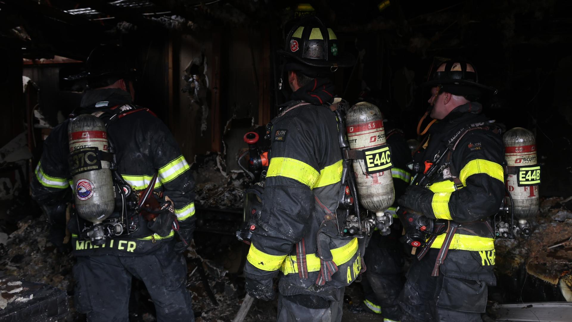 11 adults, 3 children displaced after apartment fire on Indianapolis ...