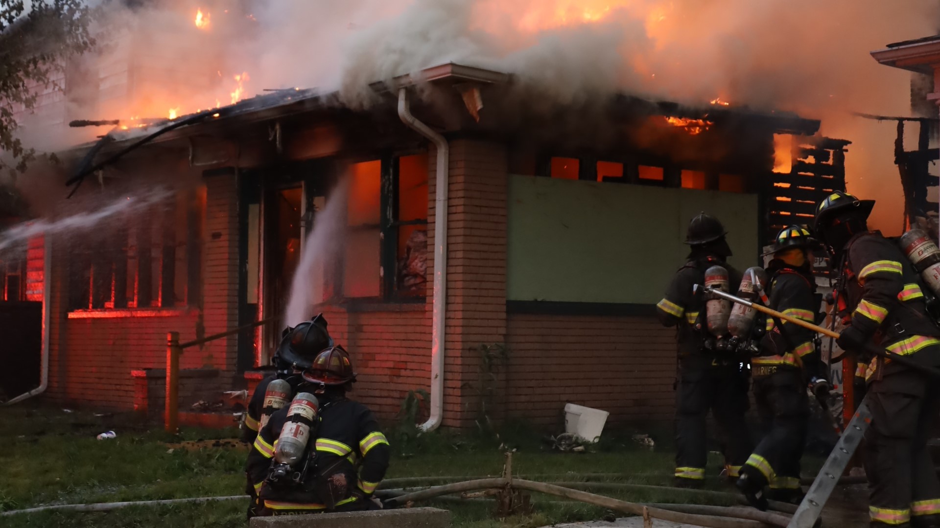 Fire destroys 2 homes on Indy's near north side | wthr.com