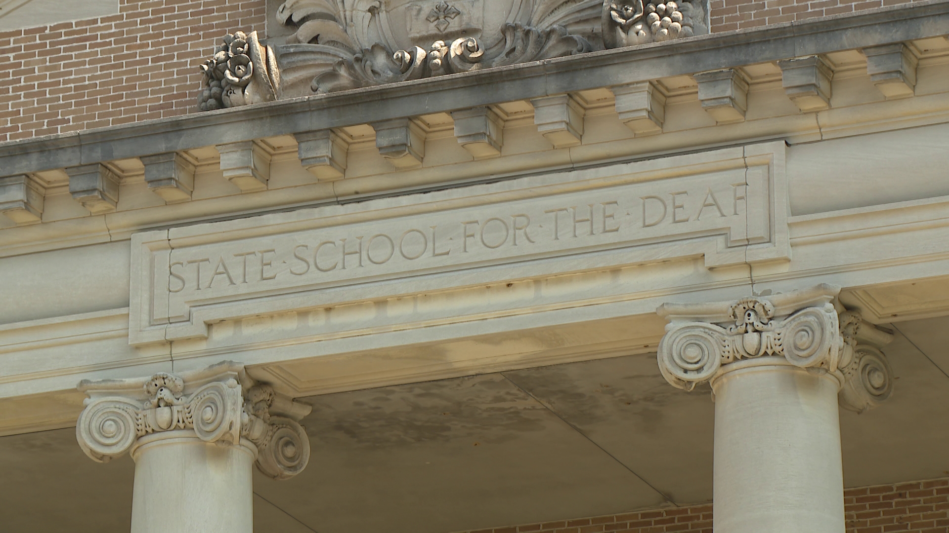 Budget cuts cause 'crisis' for Indiana School for the Deaf | wthr.com