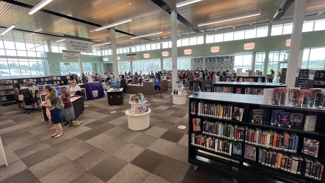 IndyPL opens Fort Ben branch | wthr.com